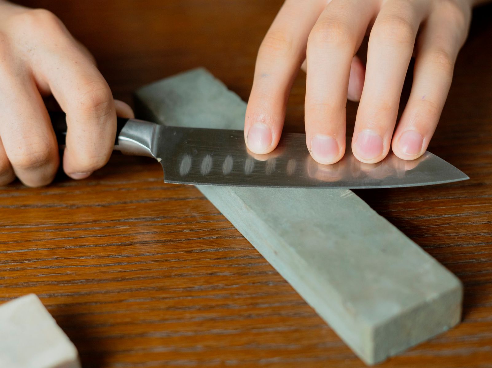 Oil Stone: Achieving Razor-Sharp Knife Edges- Kentmaster UK